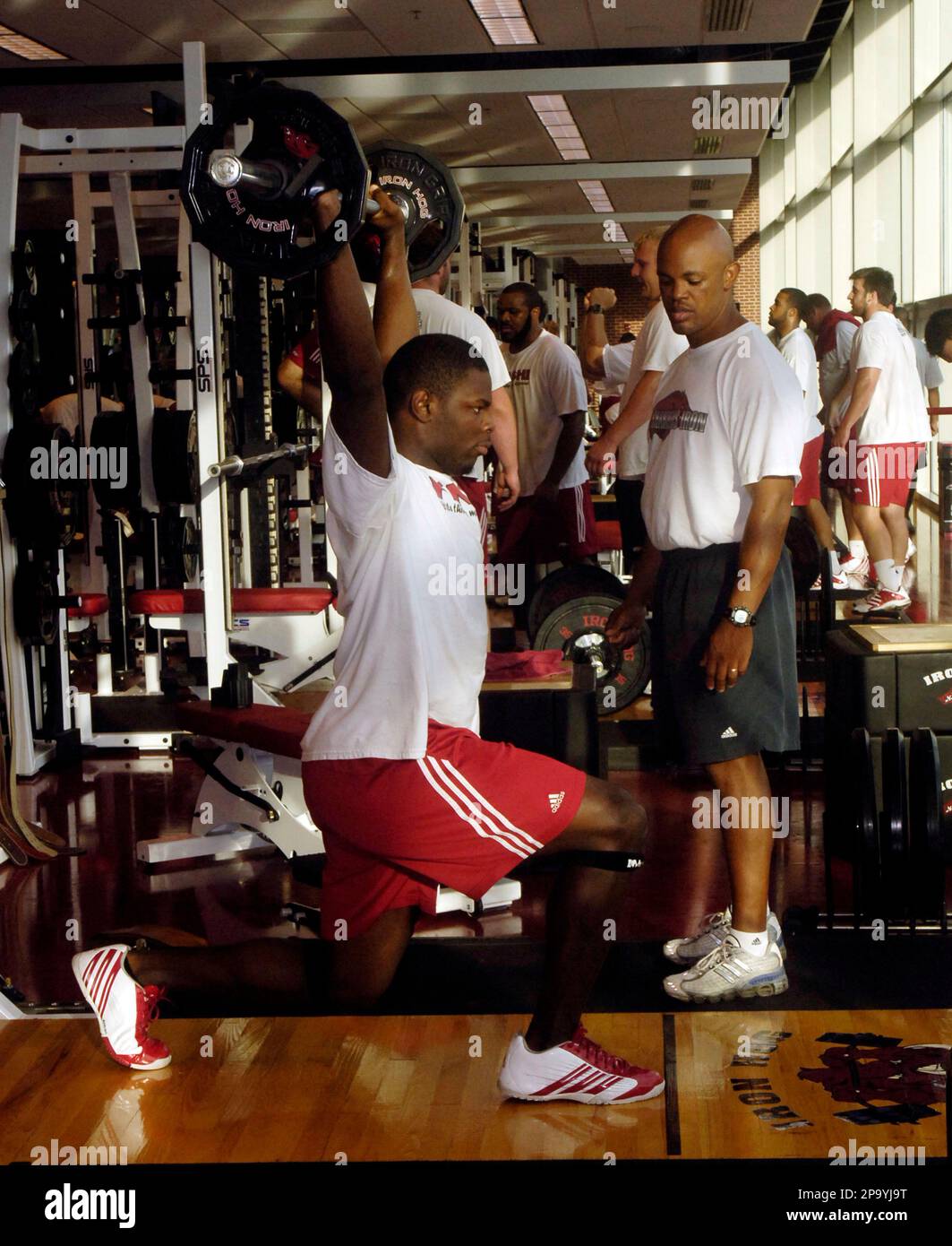Arkansas' Jerry Franklin, left, trains with Chip Long, assistant ...