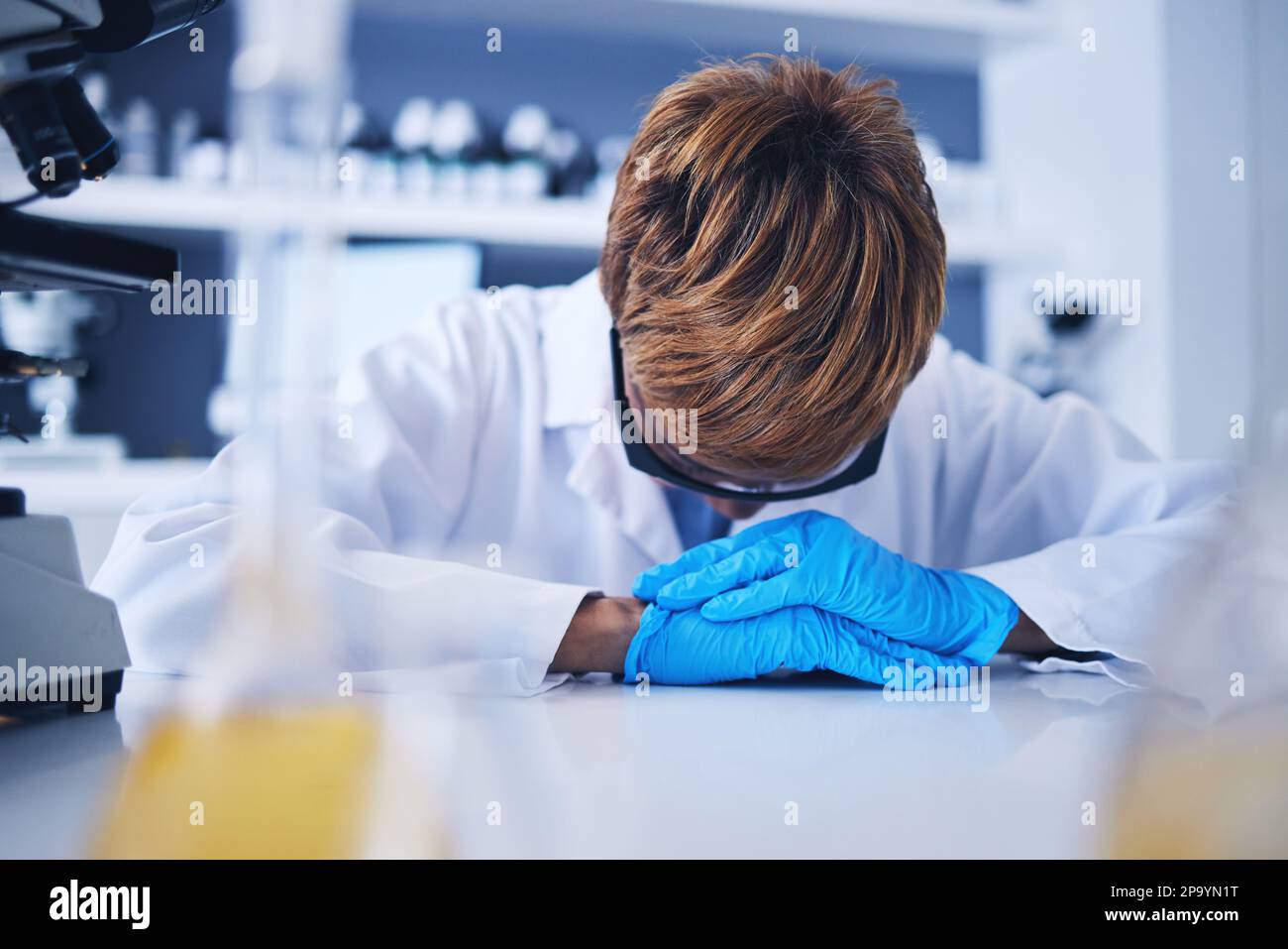 Female scientist angry hi-res stock photography and images - Alamy