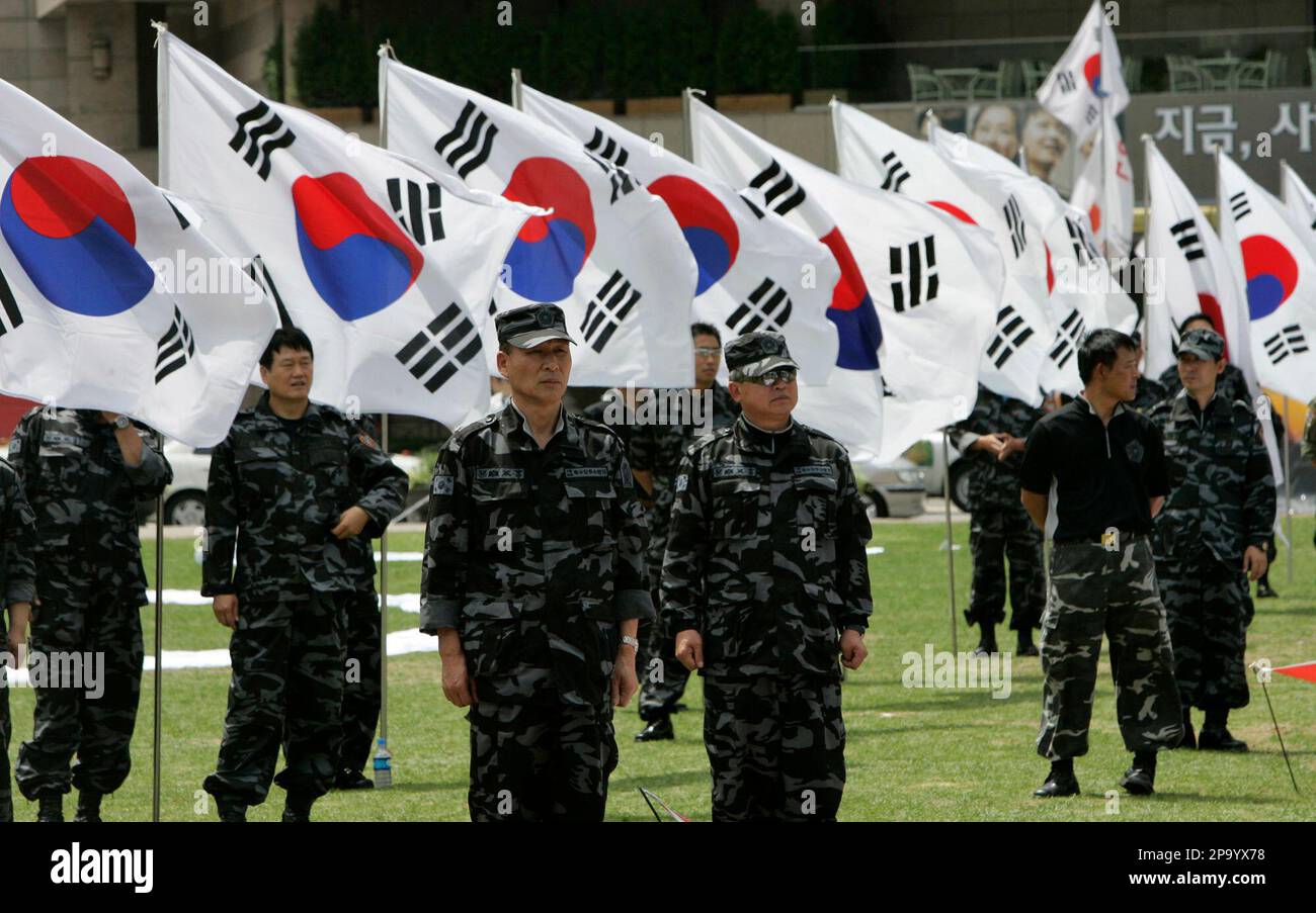 Members of a right-wing association of former special military ...