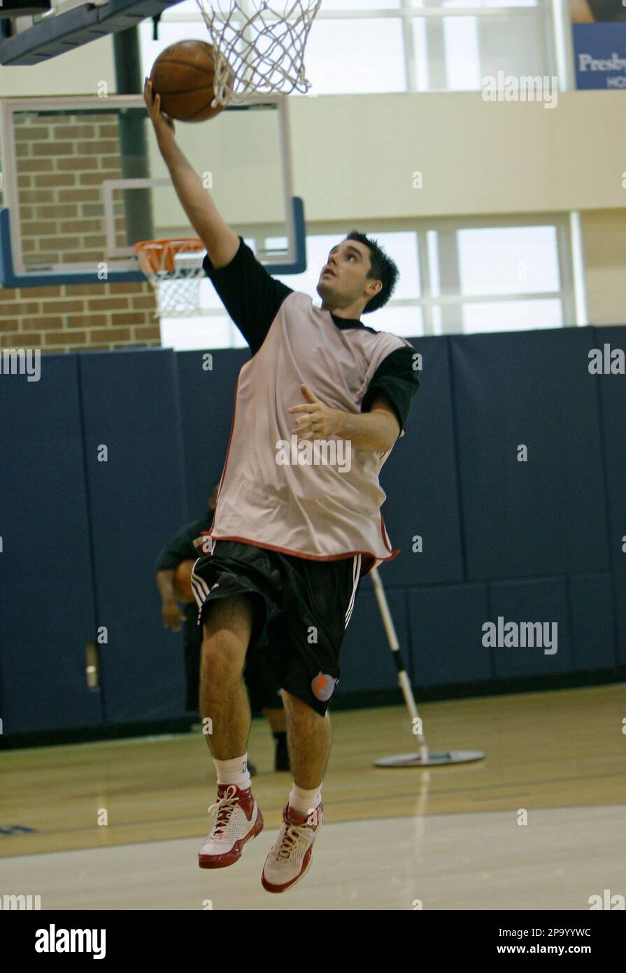 Former Davidson College guard Jason Richards drives to the basket ...