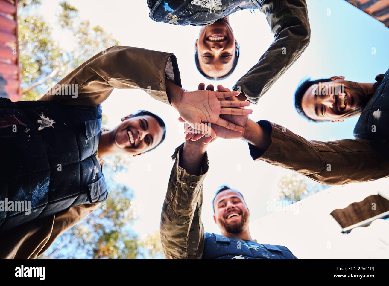 Military team huddle hi-res stock photography and images - Alamy