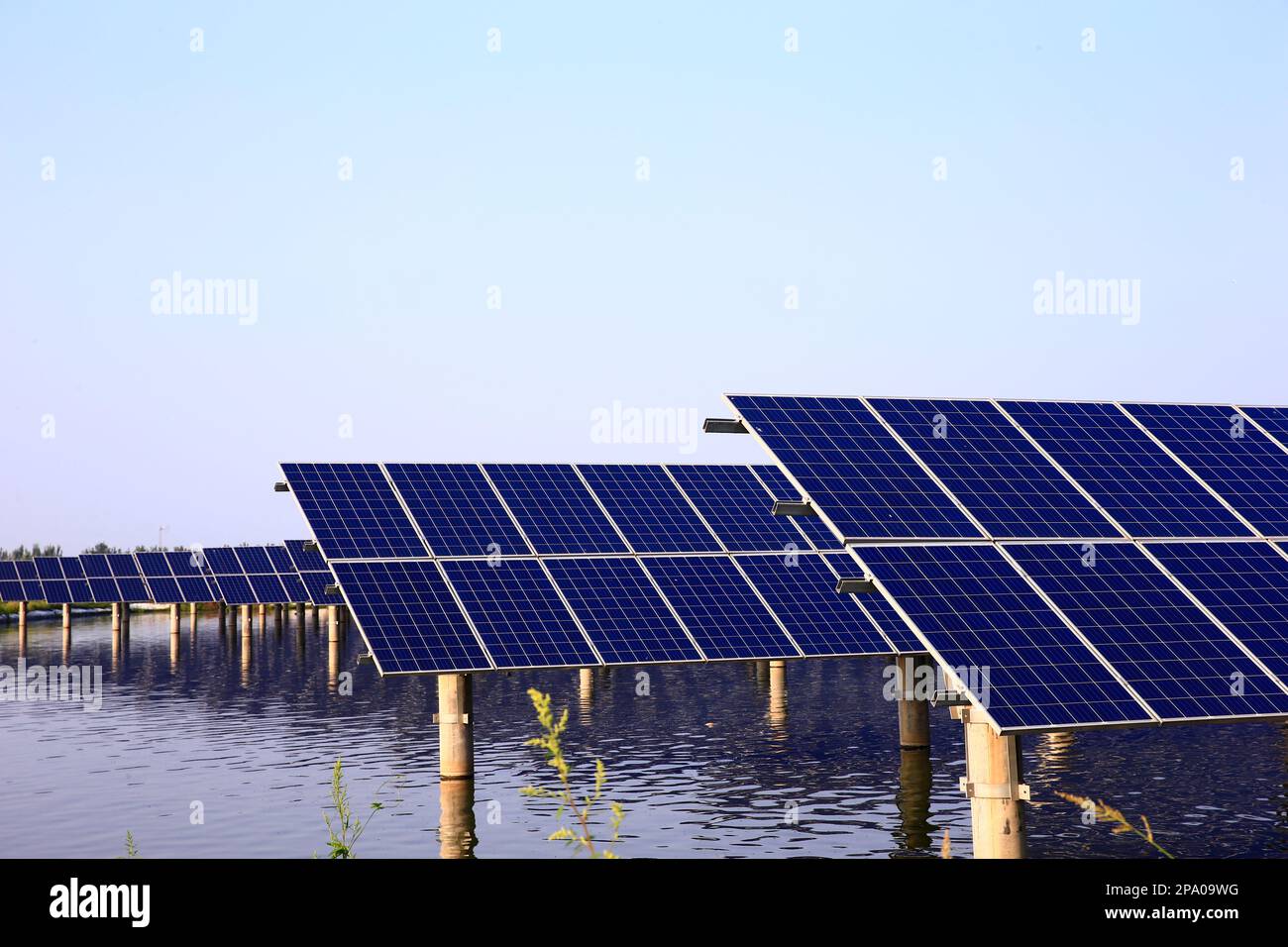 Solar photovoltaic panels and solar photovoltaic power generation ...