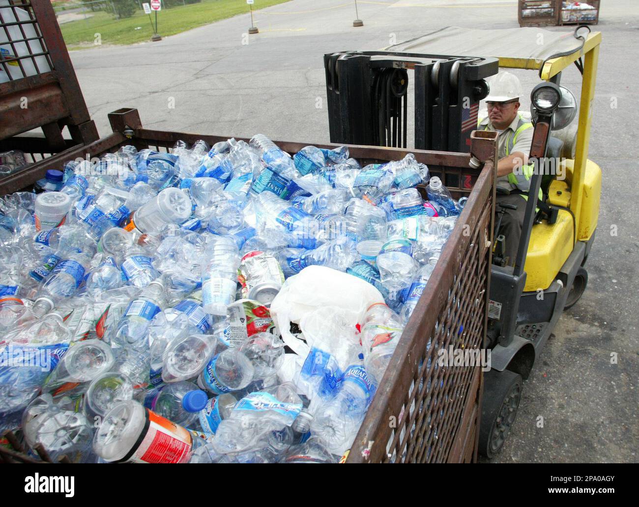 ** ADVANCE FOR MONDAY, JUNE 23 ** Frank Bonilla uses a forklift to move ...