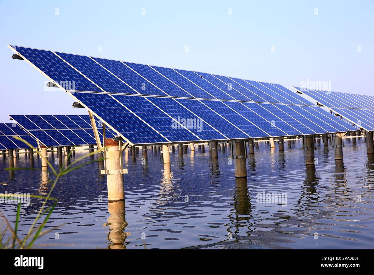 Solar photovoltaic panels and solar photovoltaic power generation ...