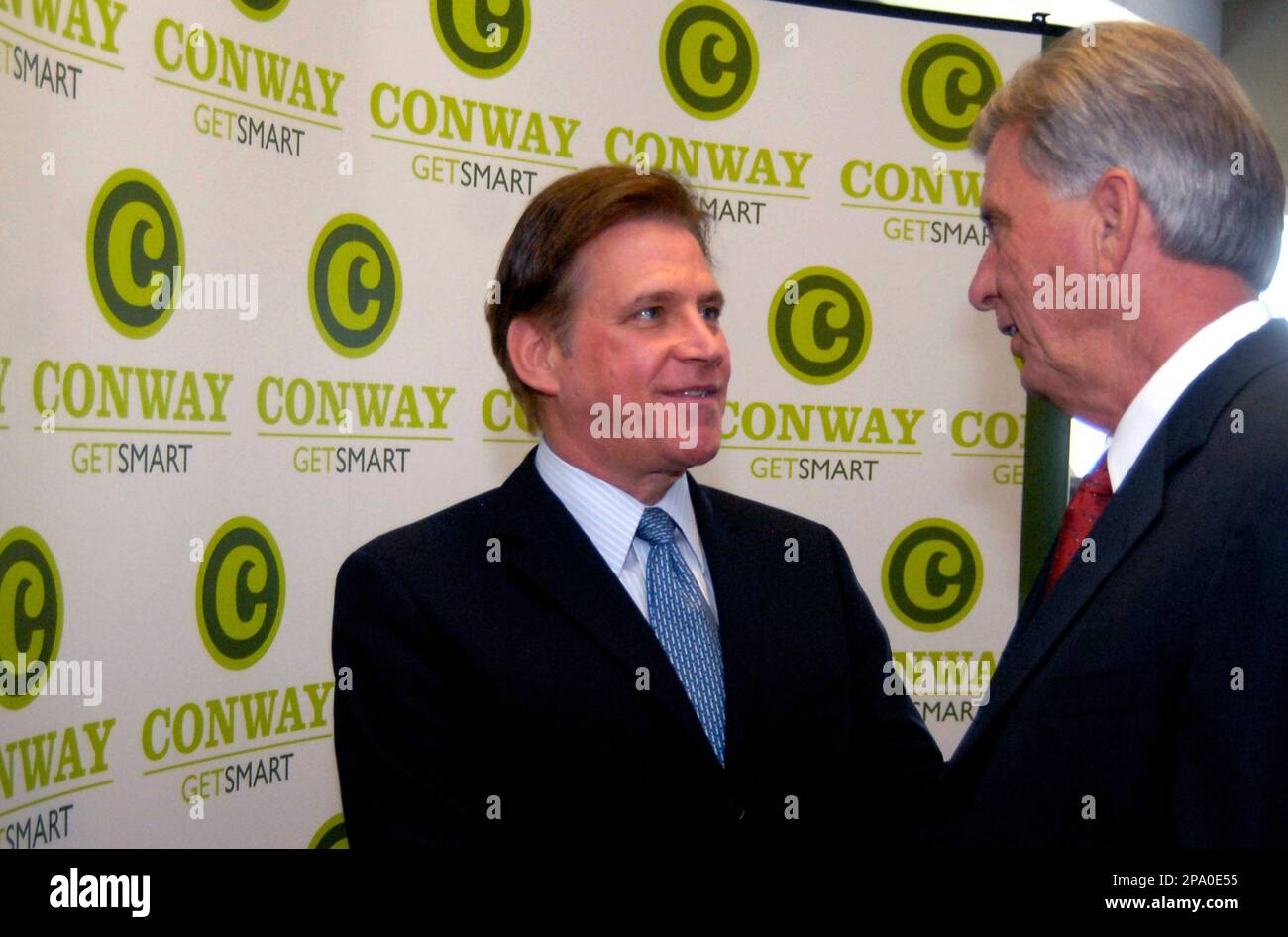 Arkansas Gov. Mike Beebe, right, and Gary Fazzino, HP vice president ...