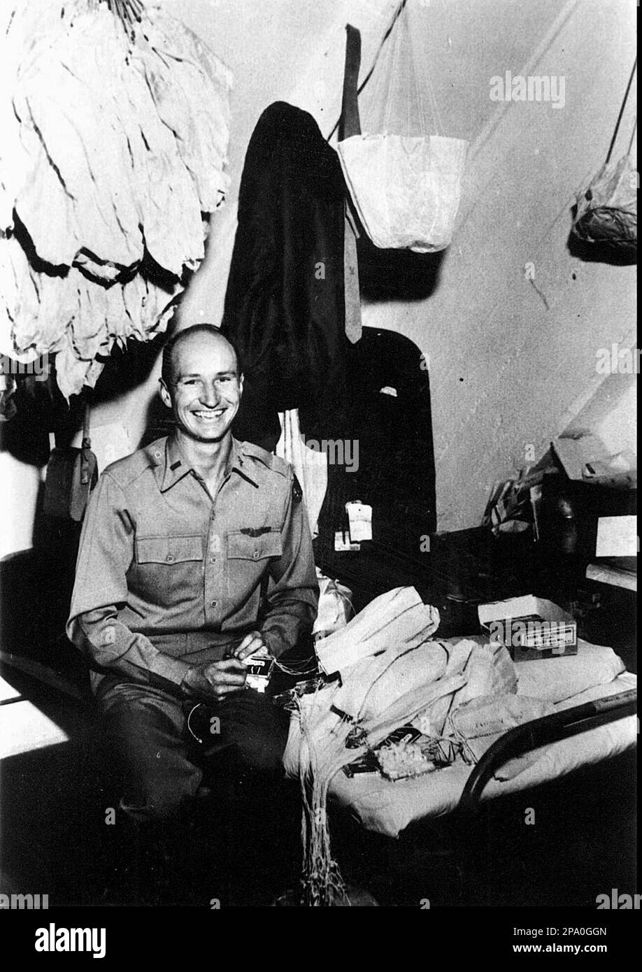 ** ARCHIV ** Ein Archivbild von 1948 zeigt den US-Piloten Gail ...