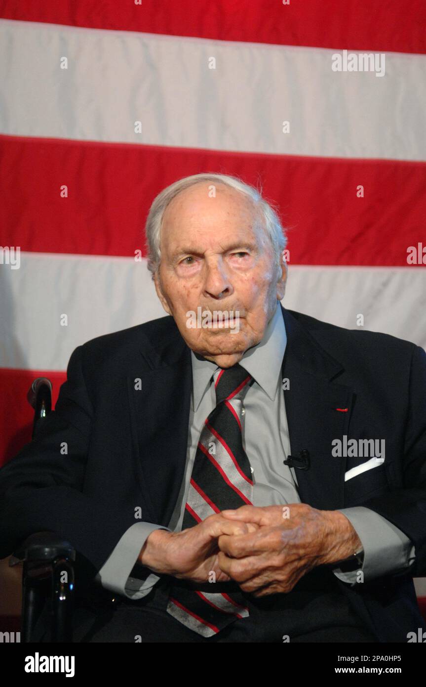 Frank Woodruff Buckles the last living American WWI vet, of Charles ...