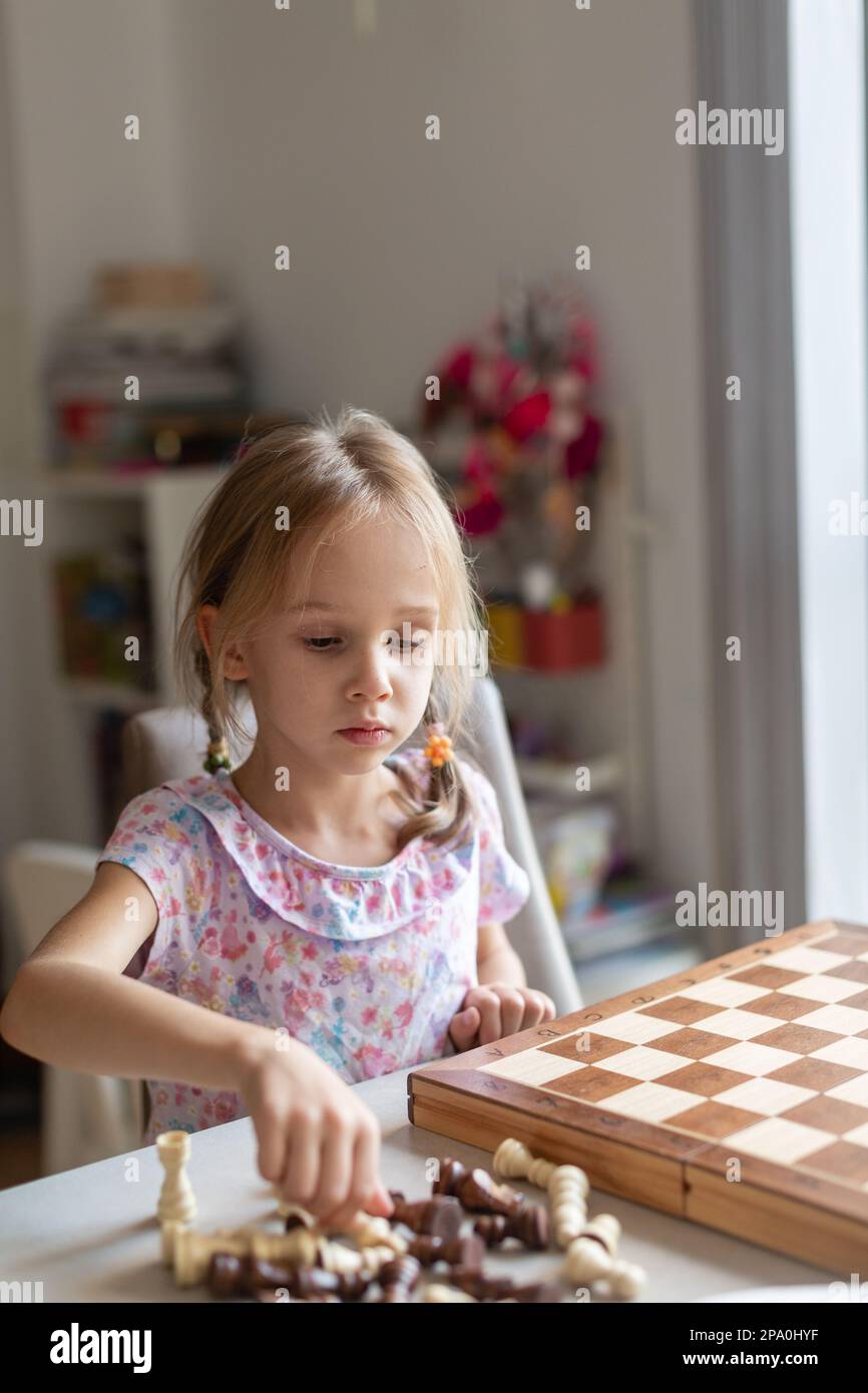 Little girl playing chess at home Stock Photo - Alamy