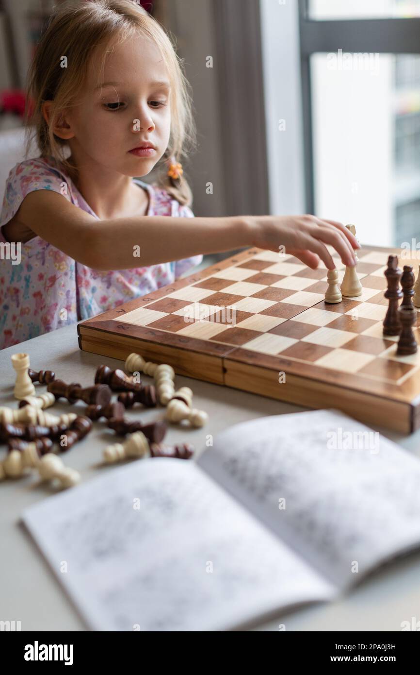 Little girl playing chess at home Stock Photo - Alamy
