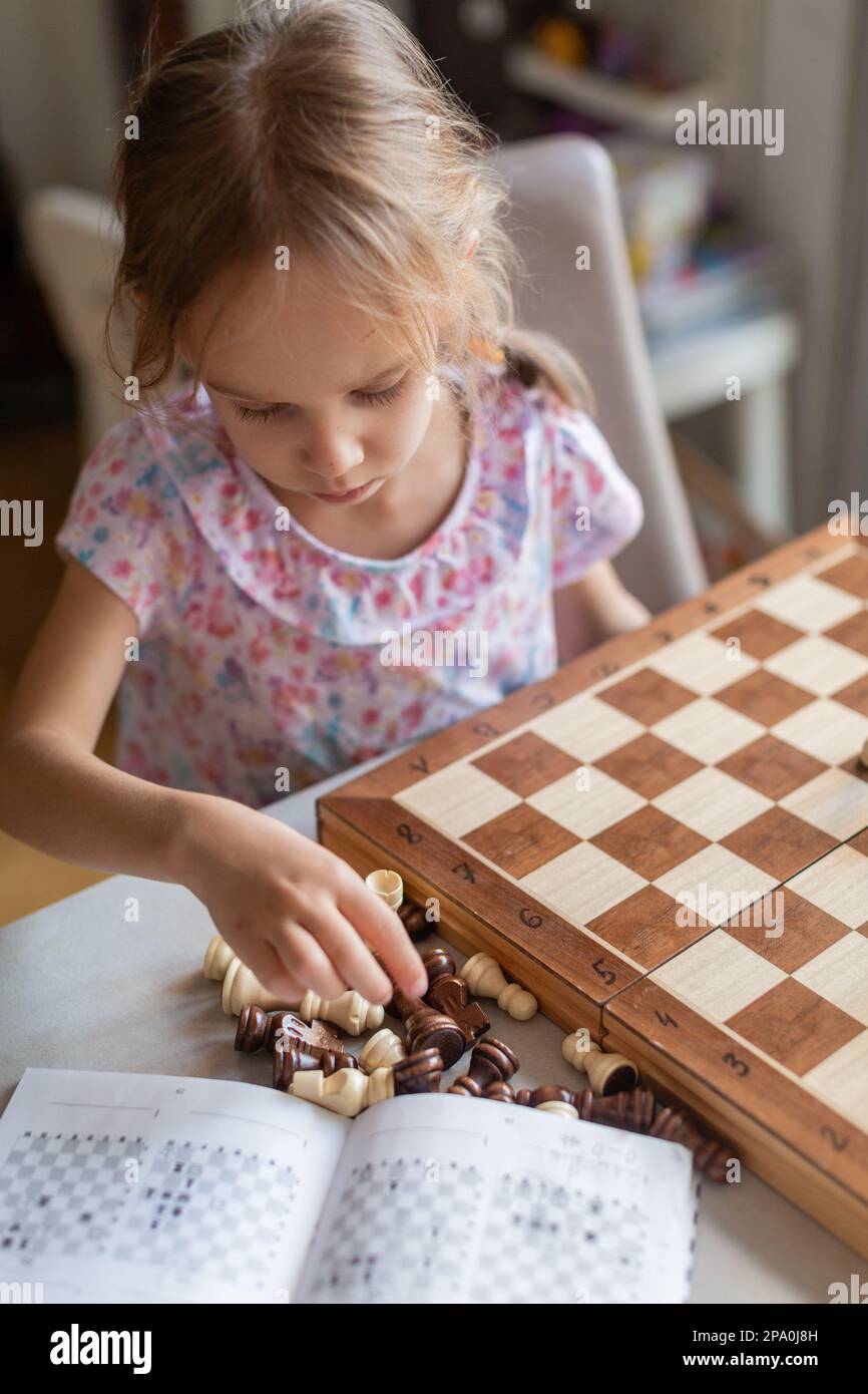 Little girl playing chess at home Stock Photo - Alamy