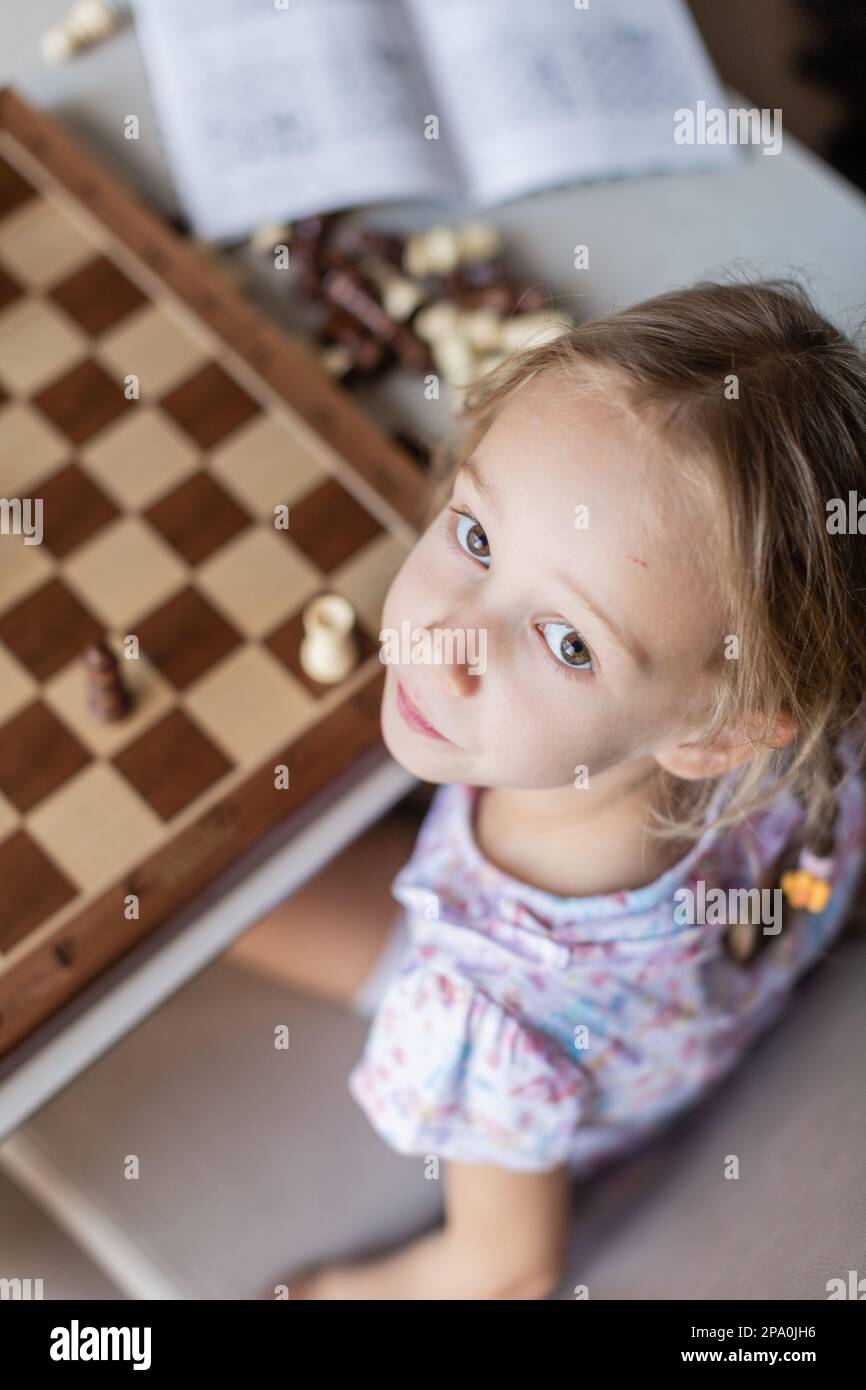 Little girl playing chess at home Stock Photo - Alamy