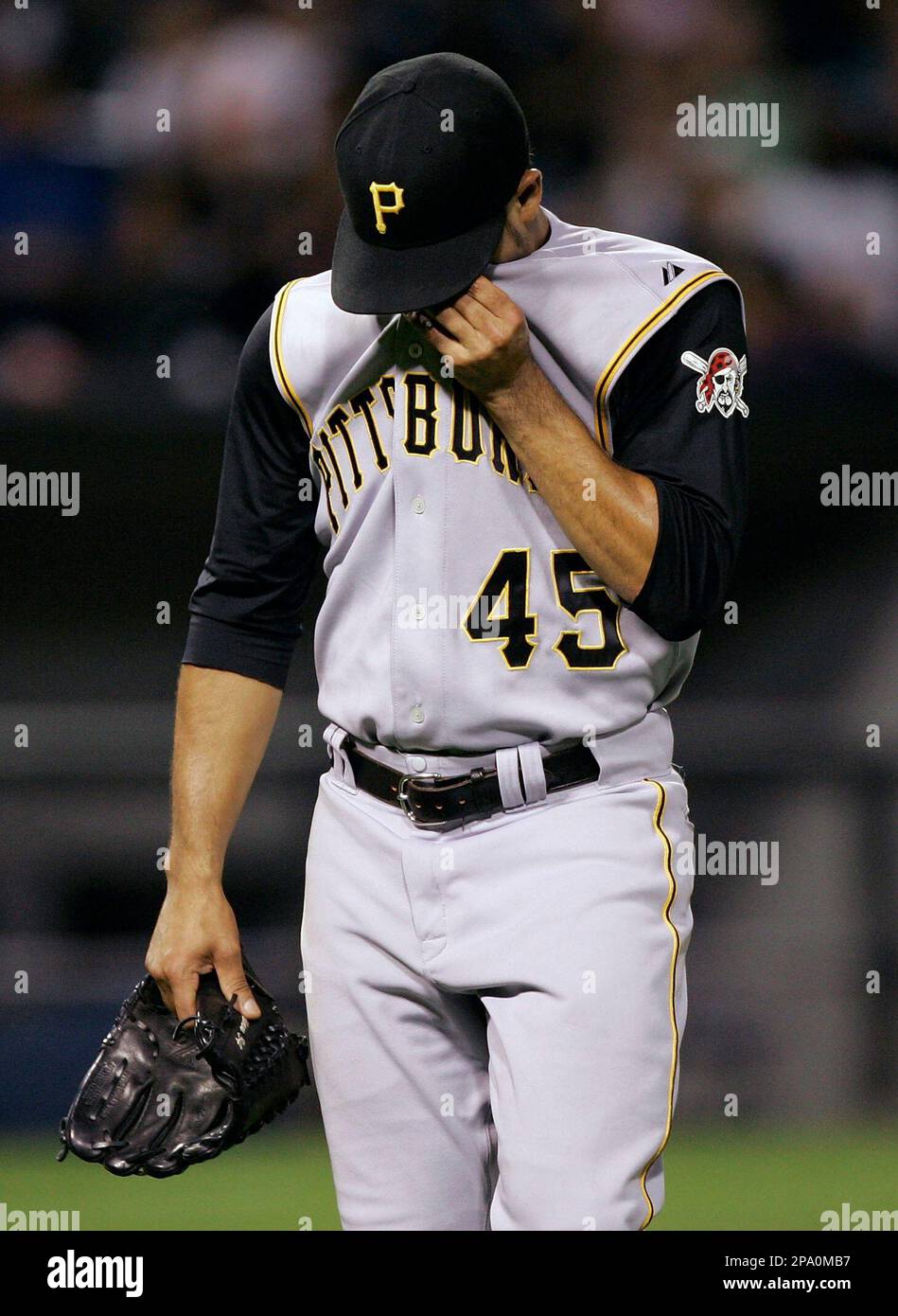 Pittsburgh Pirates pitcher Ian Snell walks off the field after being ...