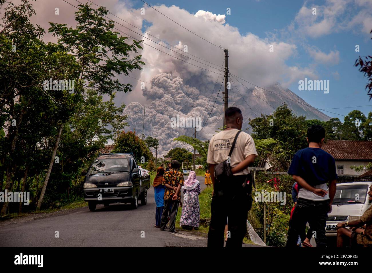 Yogyakarta, Indonesia. 11th Mar, 2023. People look at erupting Mount ...