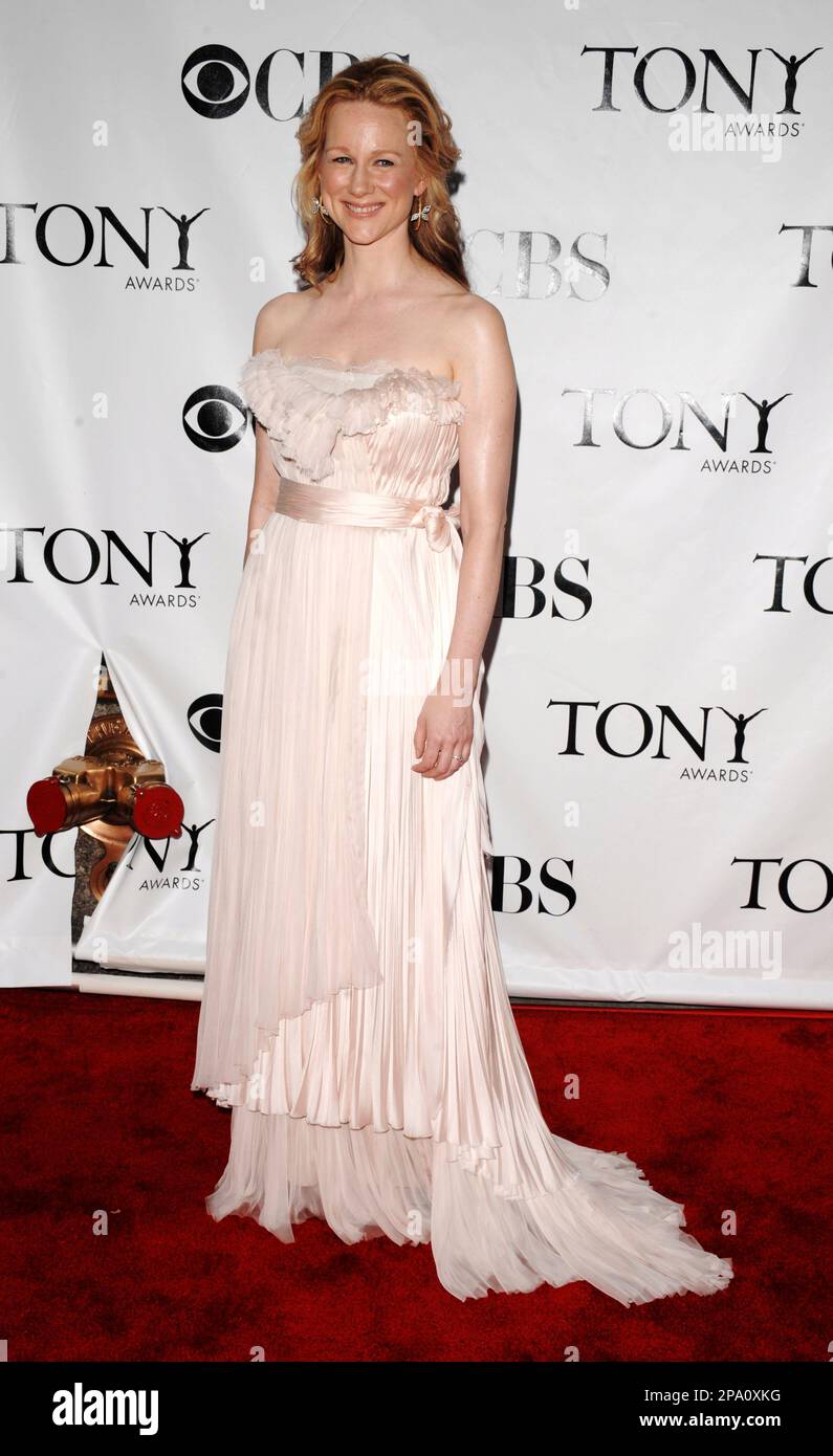 Presenter Laura Linney arrives at the 62nd Annual Tony Awards in New ...