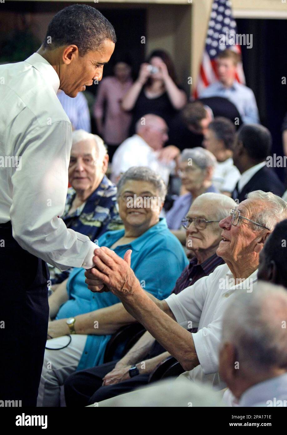 Democratic presidential candidate Sen. Barack Obama D-Ill., shakes ...