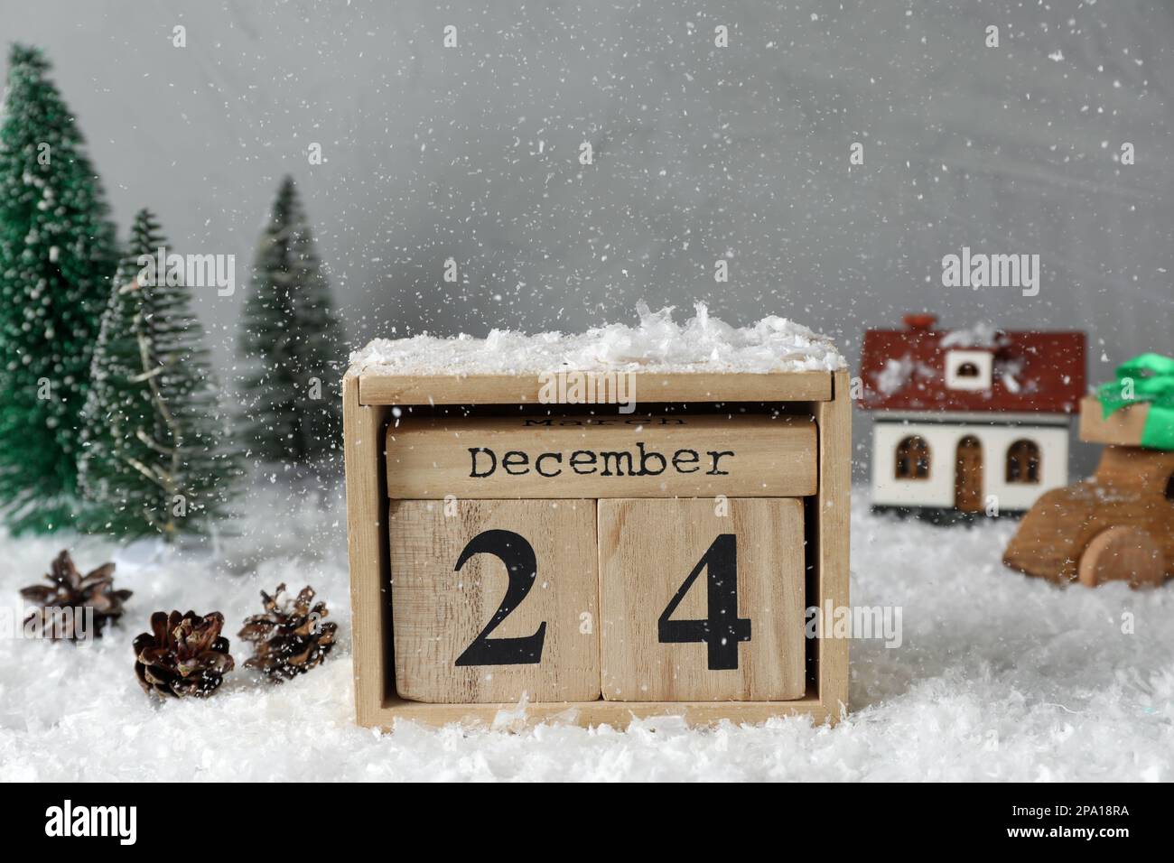 December 24 christmas eve hi-res stock photography and images - Alamy