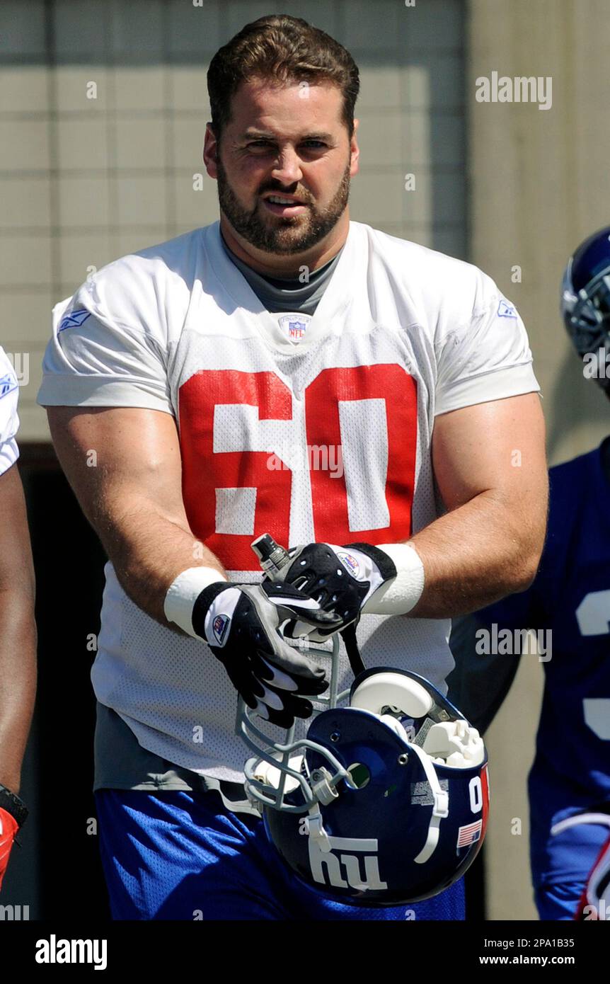 New York Giants center Shaun O'Hara walks out to the afternoon practice ...