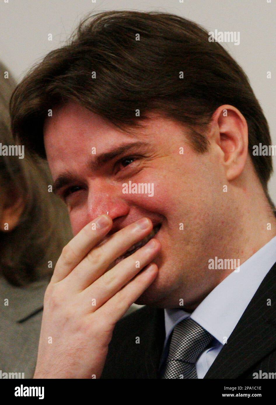 Defendant Neil Entwistle cries while watching a video of the bodies of ...