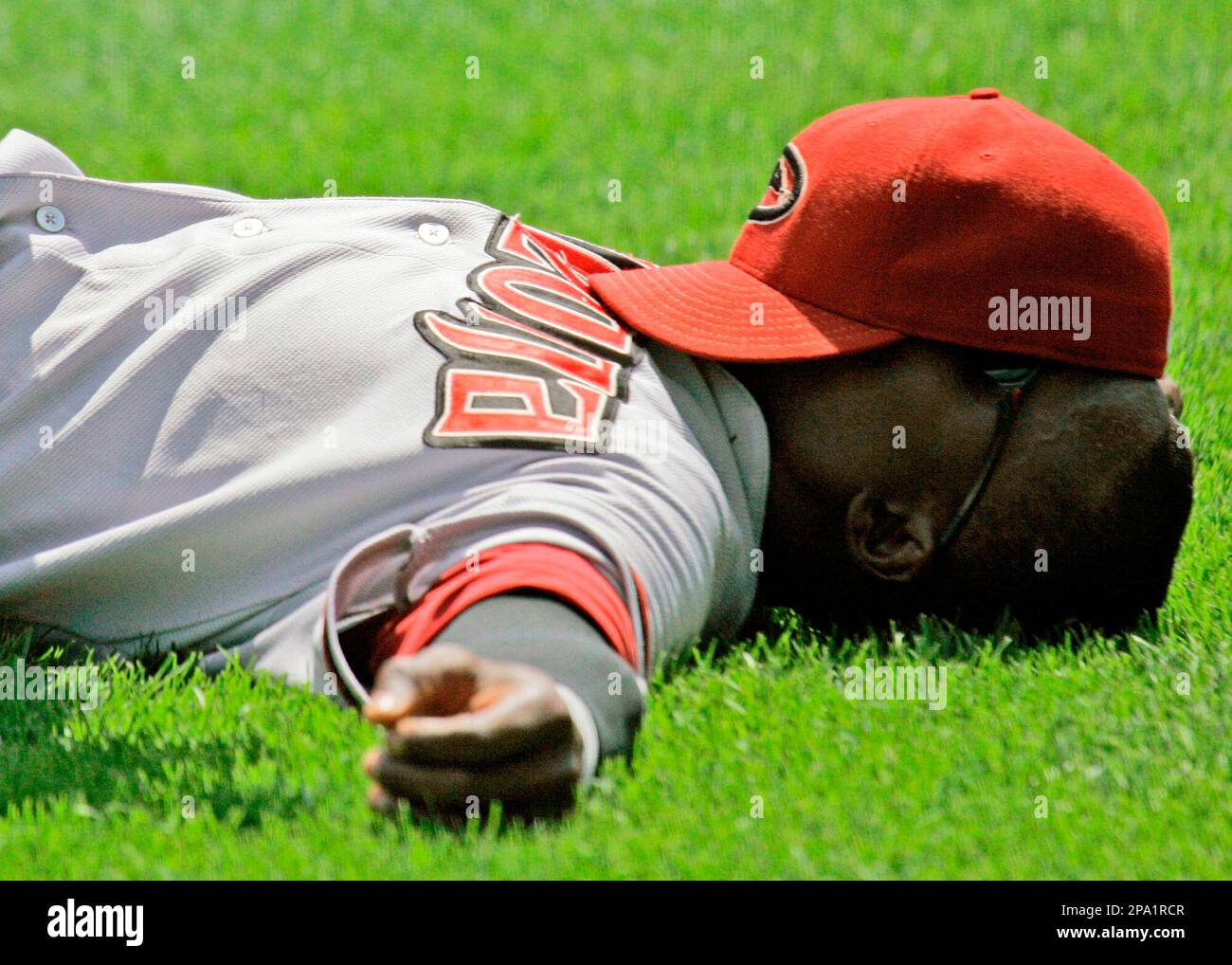 Arizona Diamondbacks' Orlando Hudson shields his face from the sun as ...