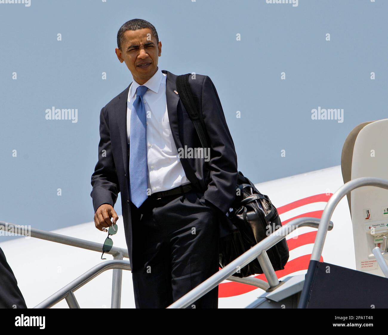 Democratic presidential candidate Sen. Barack Obama D-Ill., gets off ...