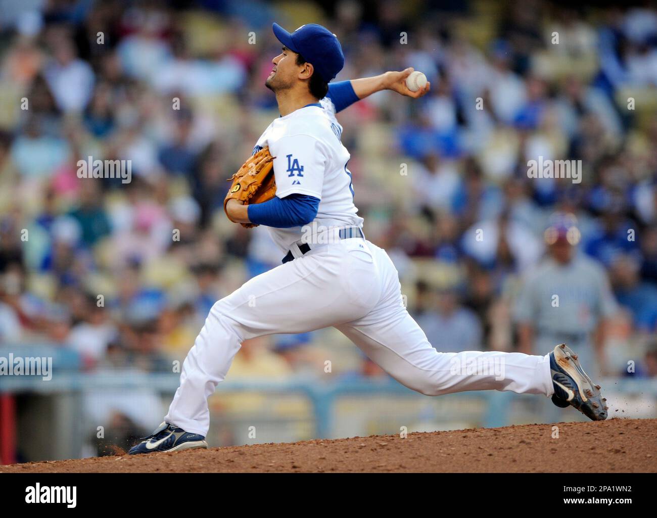 Los Angeles Dodgers relief pitcher Chan Ho Park, of Korea, throws to ...