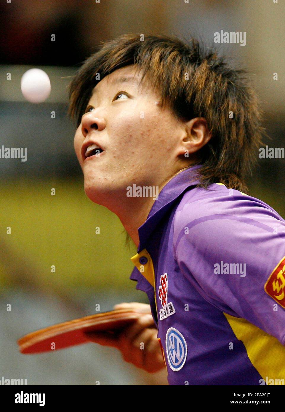 Guo Yan of China serves the ball during the TMS Singapore Open Table ...