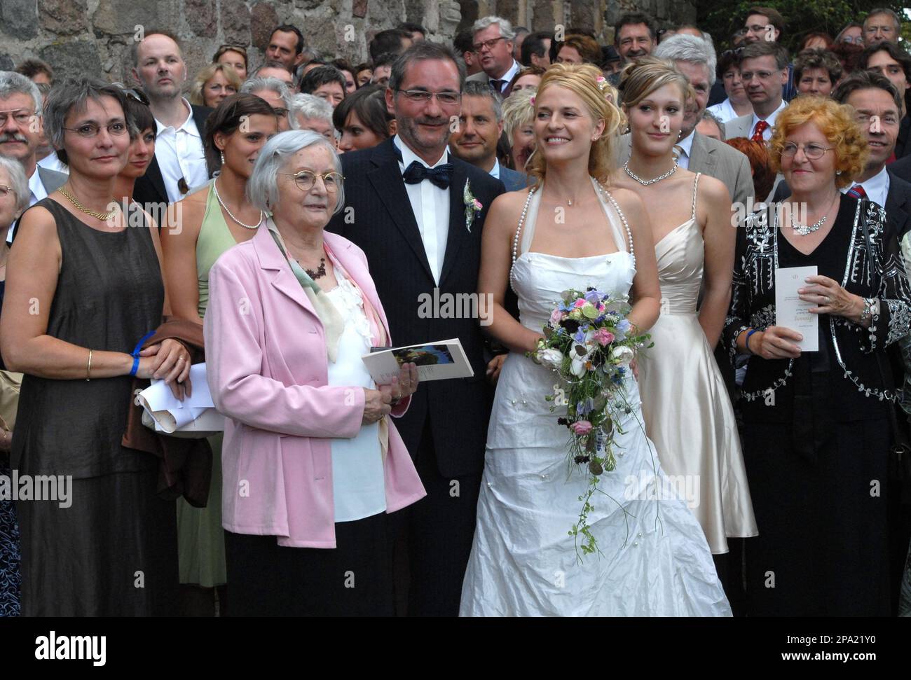 Der Brandenburger Ministerpraesident Matthias Platzeck, Mitte links,. und seine Frau Jeanette ...