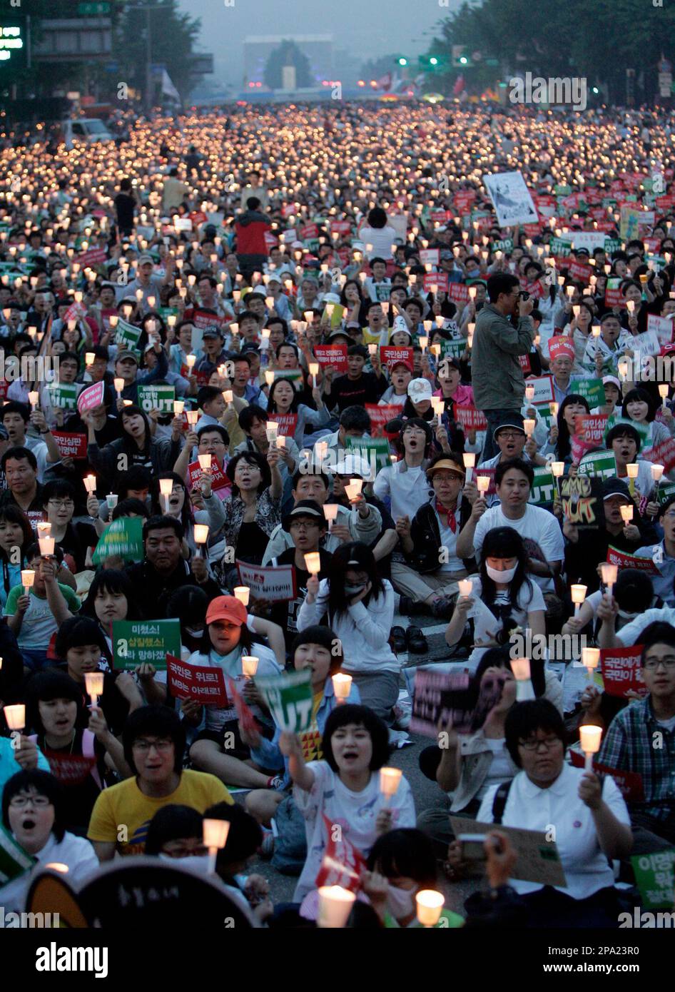 South Korean protesters hold candles during a candlelight rally against ...