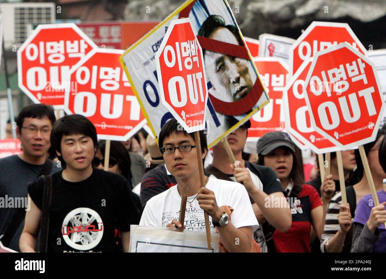 South Korean protesters march against U.S. beef imports in downtown ...