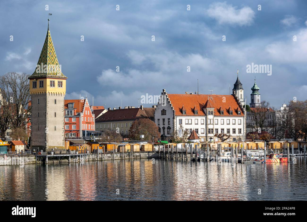 Harbour promenade with Mangturm, reflected in the lake, harbour, Lindau ...