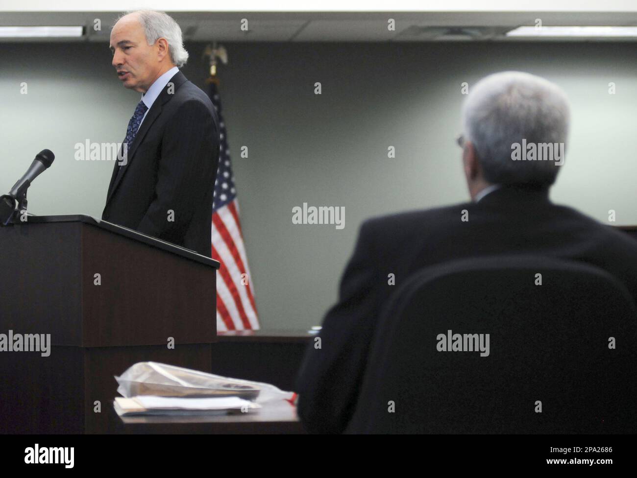 Elliot M. Weinstein, left, defense attorney for Neil Entwistle, gives ...