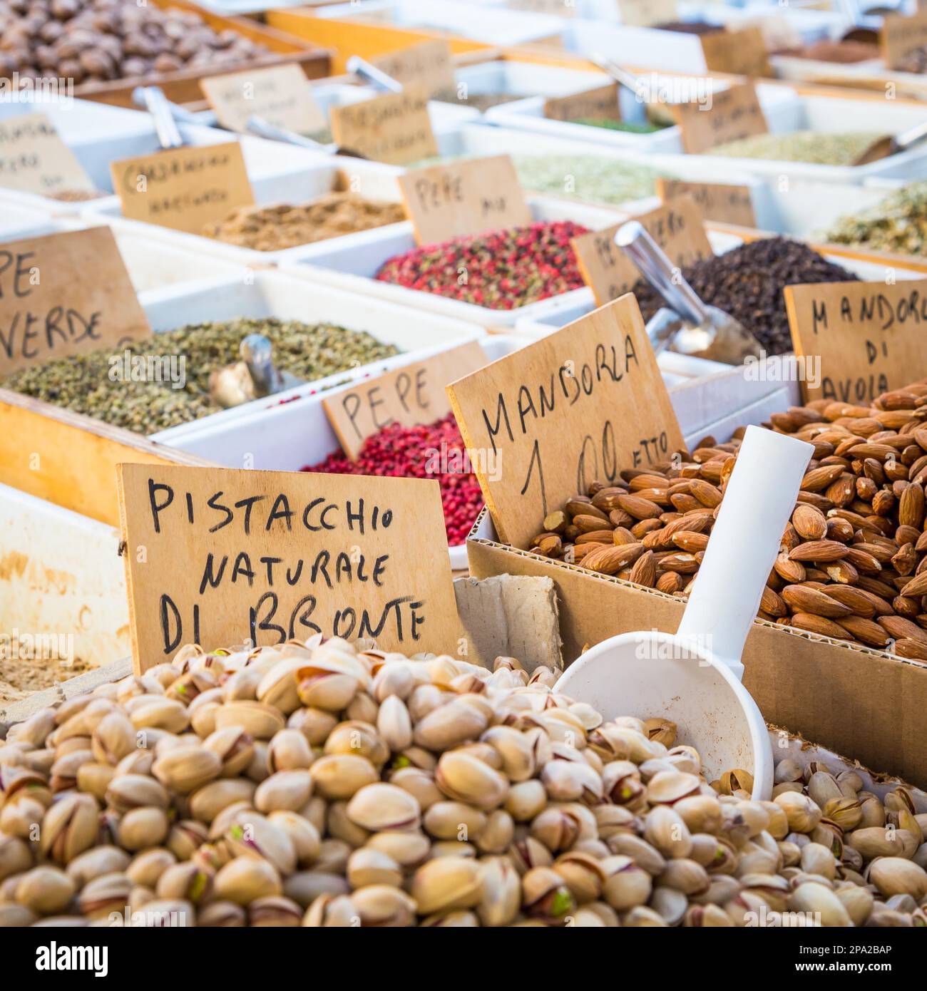 Sicily almonds and pistachios hi-res stock photography and images - Alamy
