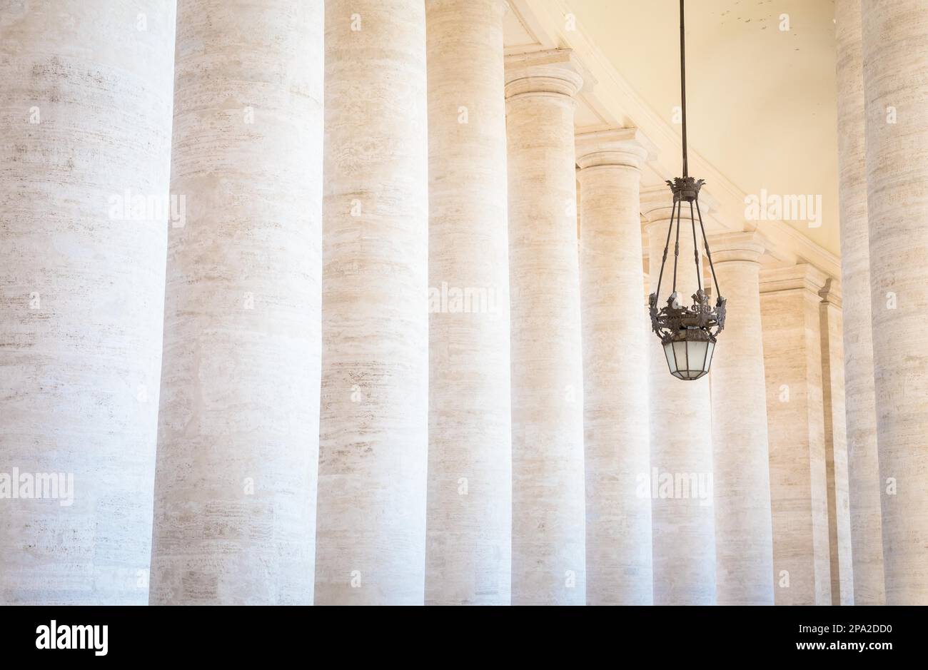 Semi circular colonnades hi-res stock photography and images - Alamy