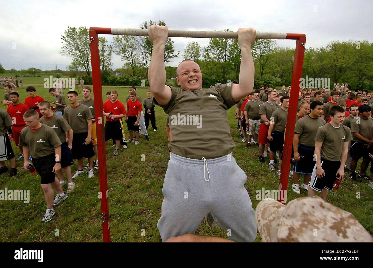 ** ADVANCE FOR SUNDAY, JUNE 8 ** Poolee Anthony Heyn, 20, does pull-ups ...