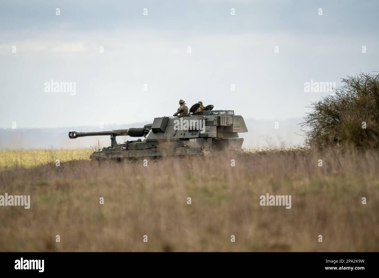 a British army military AS90 (AS-90 Braveheart Gun Equipment 155mm L131 ...