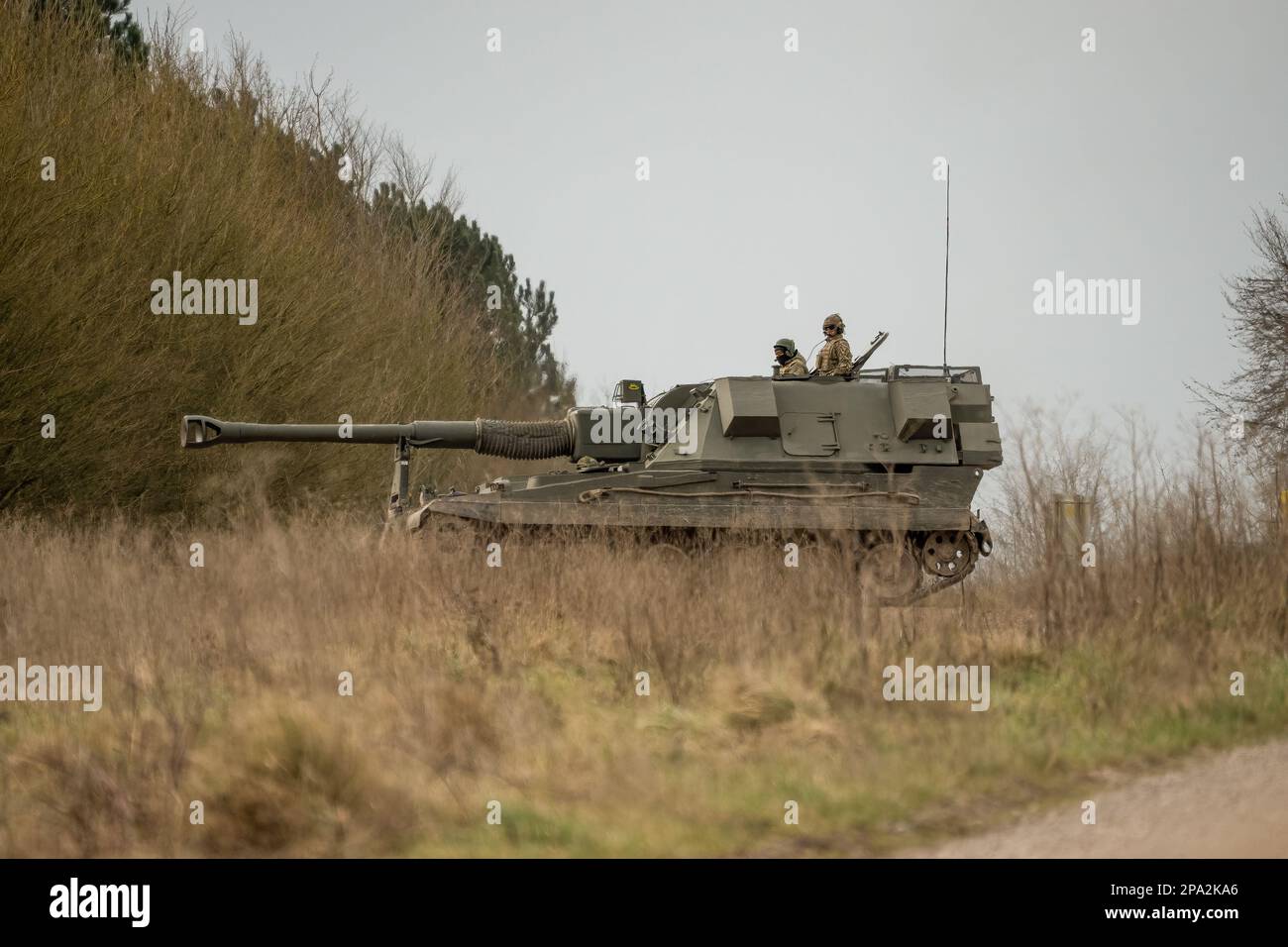 a British army military AS90 (AS-90 Braveheart Gun Equipment 155mm L131 ...