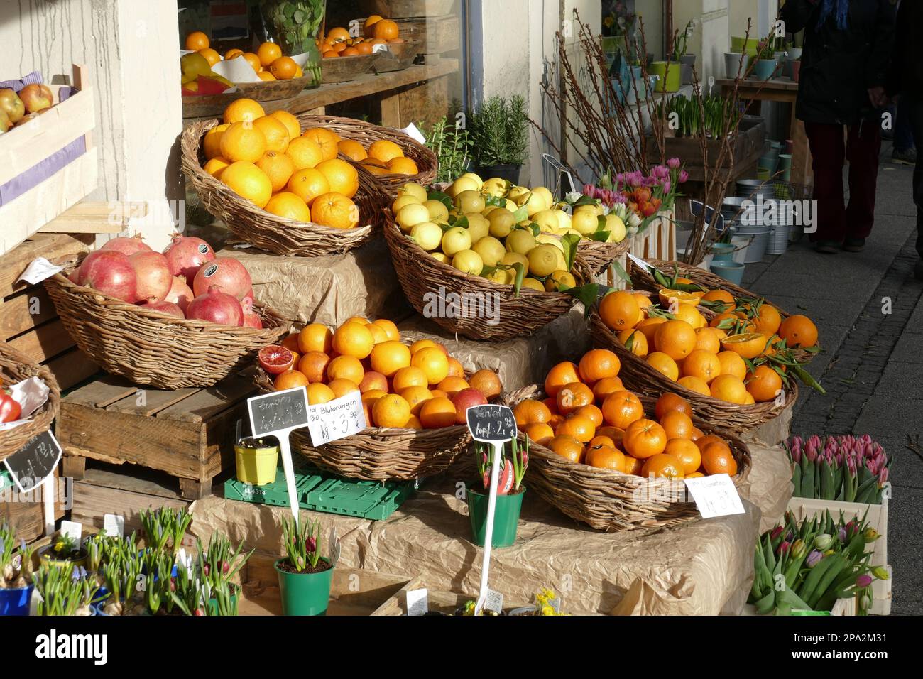 German sale food baskets hi-res stock photography and images - Alamy