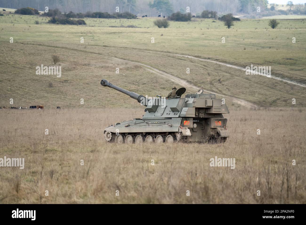 a British army military AS90 (AS-90 Braveheart Gun Equipment 155mm L131 ...