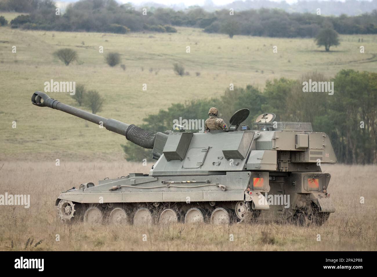 a British army military AS90 (AS-90 Braveheart Gun Equipment 155mm L131 ...