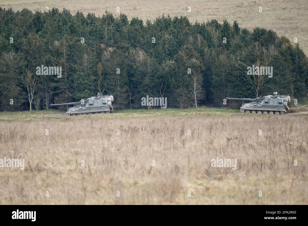 Two British army military AS90 (AS-90 Braveheart Gun Equipment 155mm ...