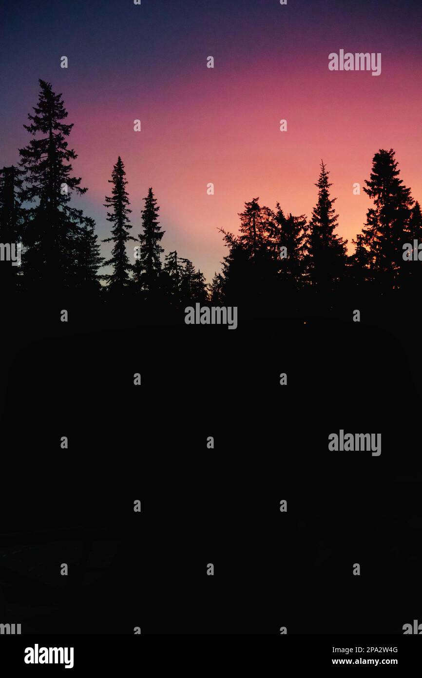 Silhouettes mountains in sunset hi-res stock photography and images - Alamy