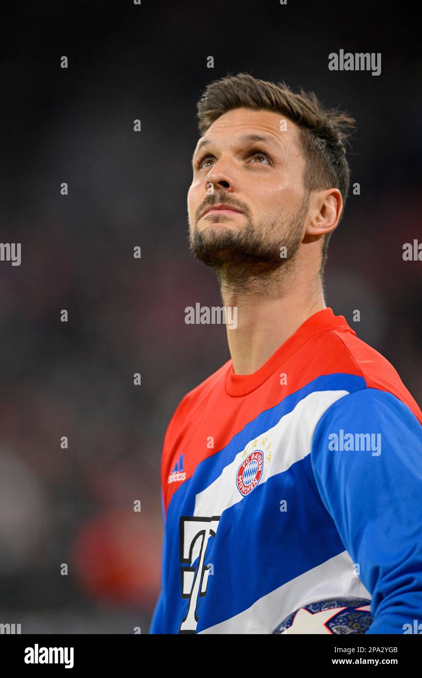 Warm-up, training in front of the match, goalkeeper Sven Ulreich FC ...