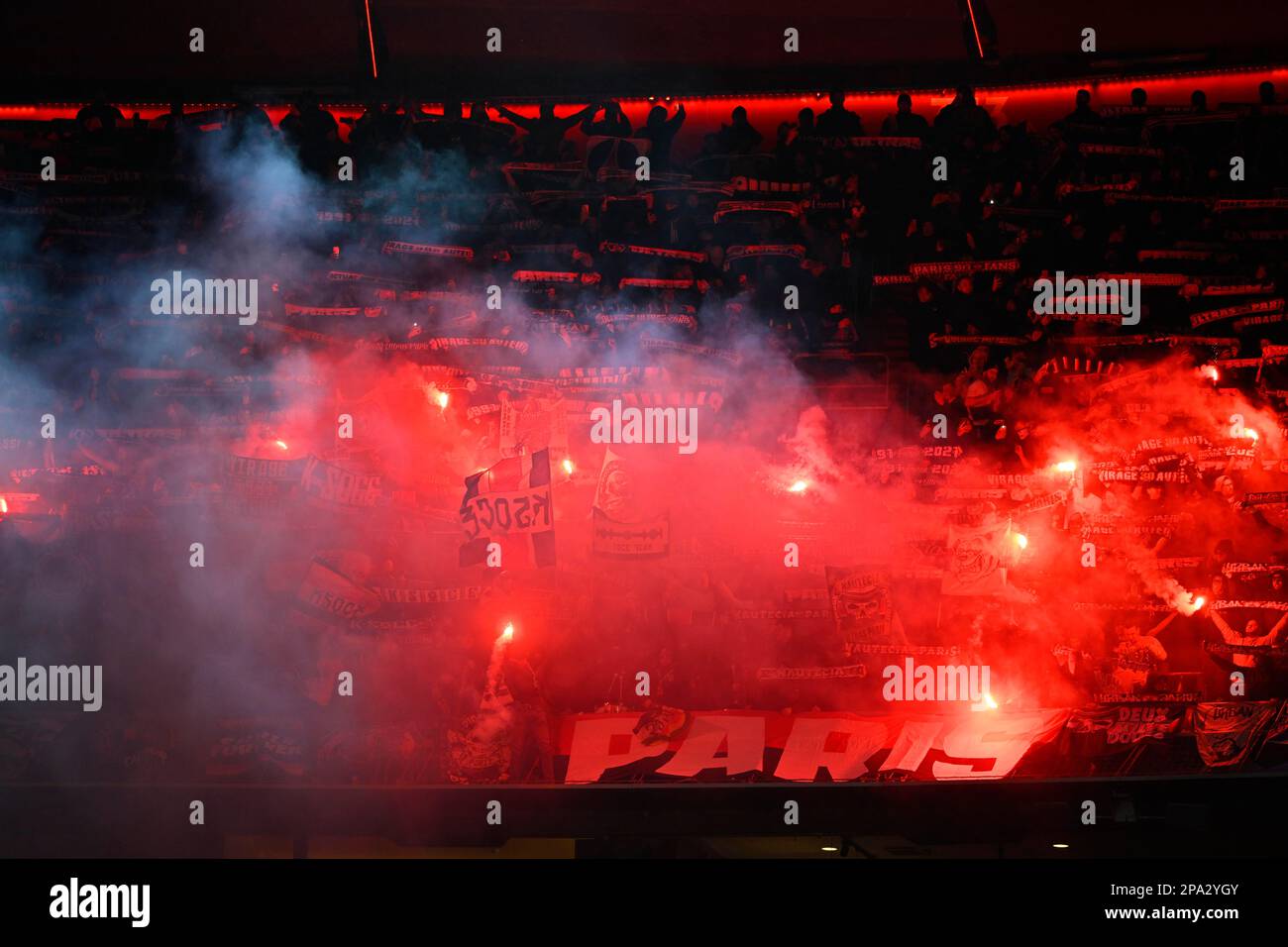 Pyro, pyrotechnics, fireworks, Bengalos in block of Paris fans, CL ...