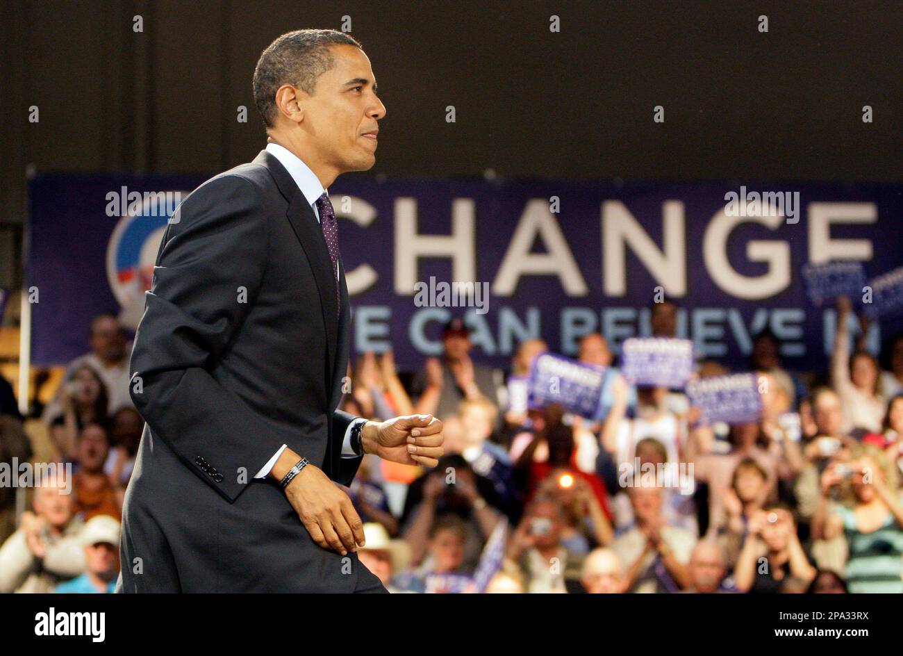 Democratic presidential hopeful, Sen. Barack Obama, D-Ill., arrives for ...