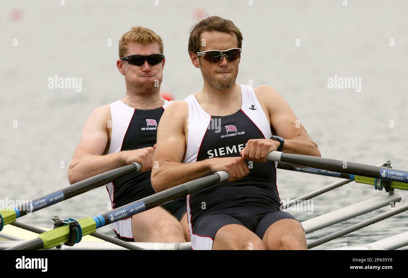 Britain's Matthew Wells and Stephen Rowbotham, from left, start in a ...