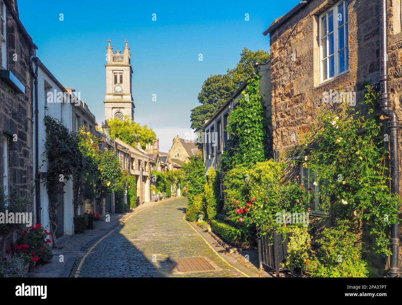 Circus lane in Edinburgh on a nice sunny day of summer. Summer in ...