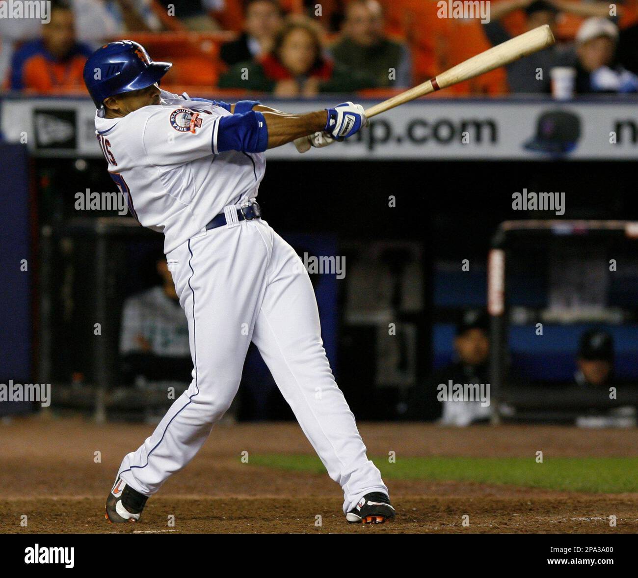 New York Mets Fernando Tatis hits a game-winning 12th innning two-run ...