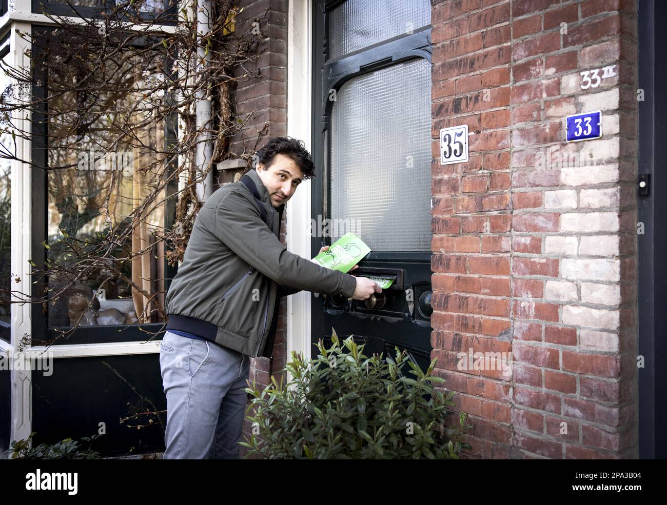 ROTTERDAM - GroenLinks leader Jesse Klaver is handing out flyers in ...