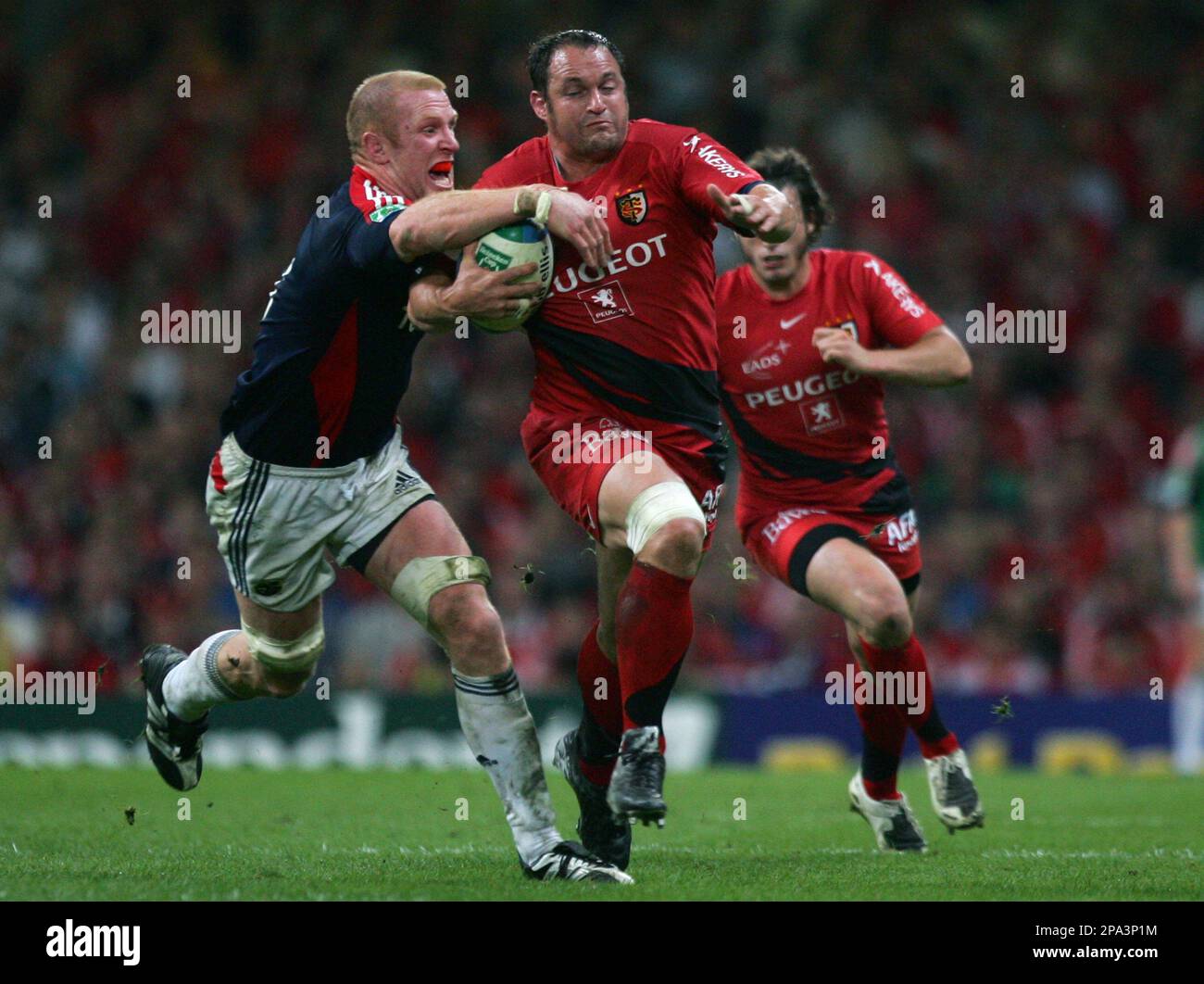 Munster's Paul O'Connell, left, tackles Toulouse's Daan Human during ...