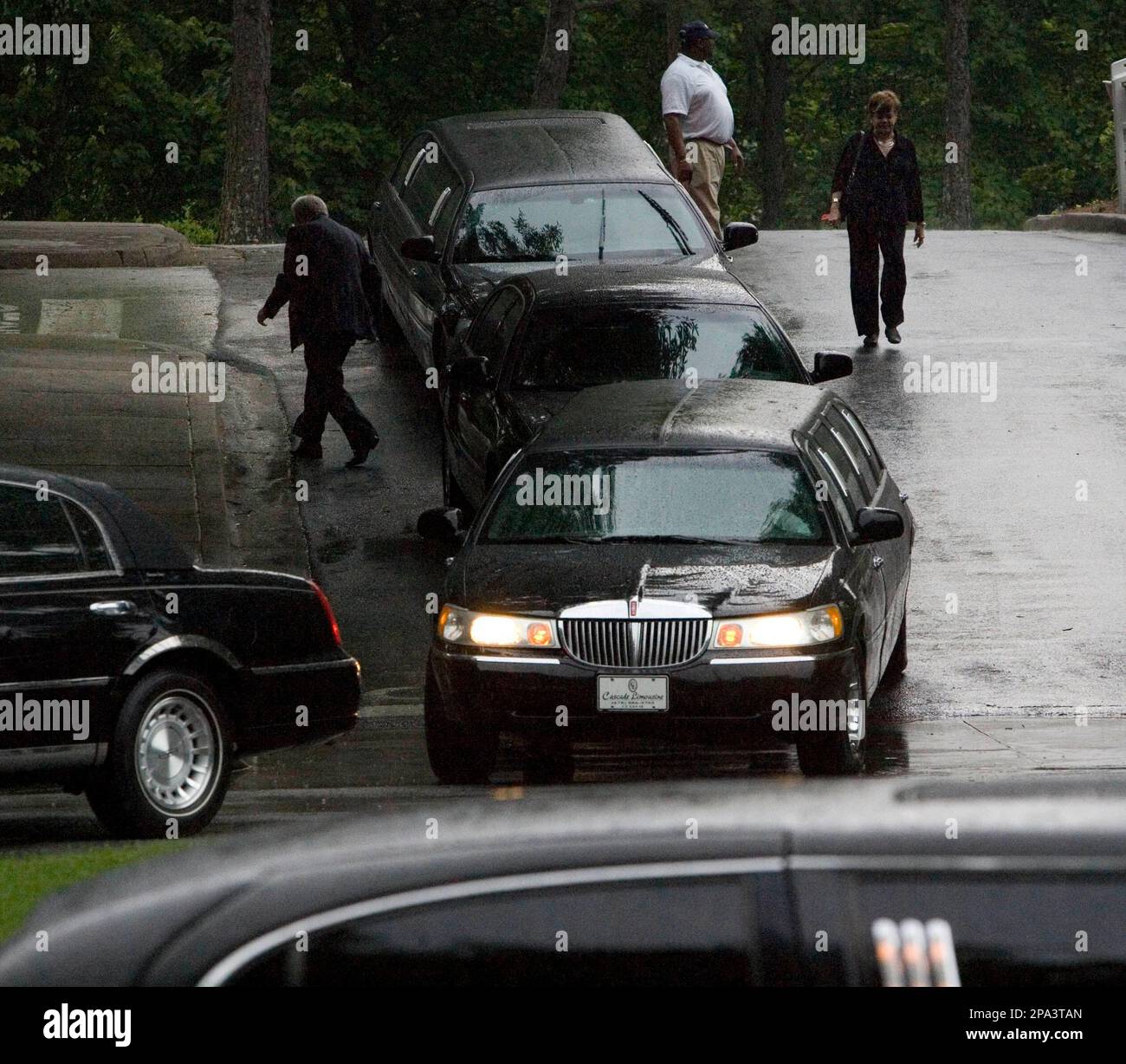 Attendees of a memorial service for Hamilton Jordan make their way past ...